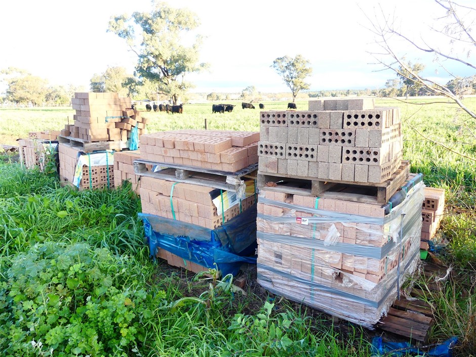 Unused Common Clay Bricks Auction (0150-5057160) | Grays Australia
