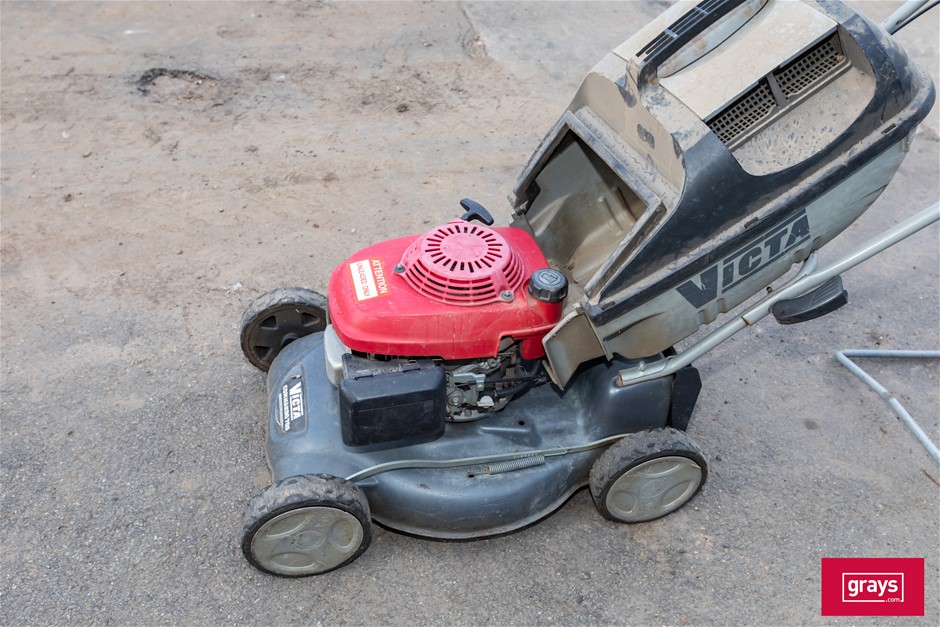 VICTA COMMANDO 700 Lawn Mower With Catcher Auction (0122-5057061 ...