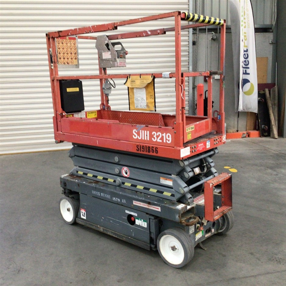 2014 Skyjack SJ111 3219 Scissor Lift Auction (0006-3029834) | Grays ...
