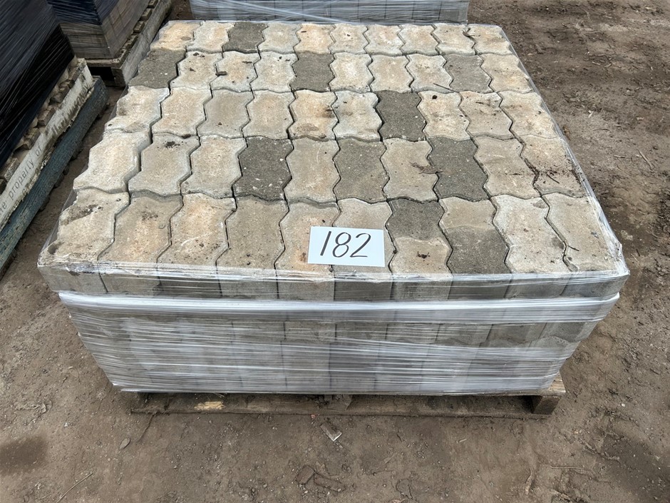 Unipave Pavers 80mm thick Grey Colour, 300 Units Auction (0082-8019011 ...