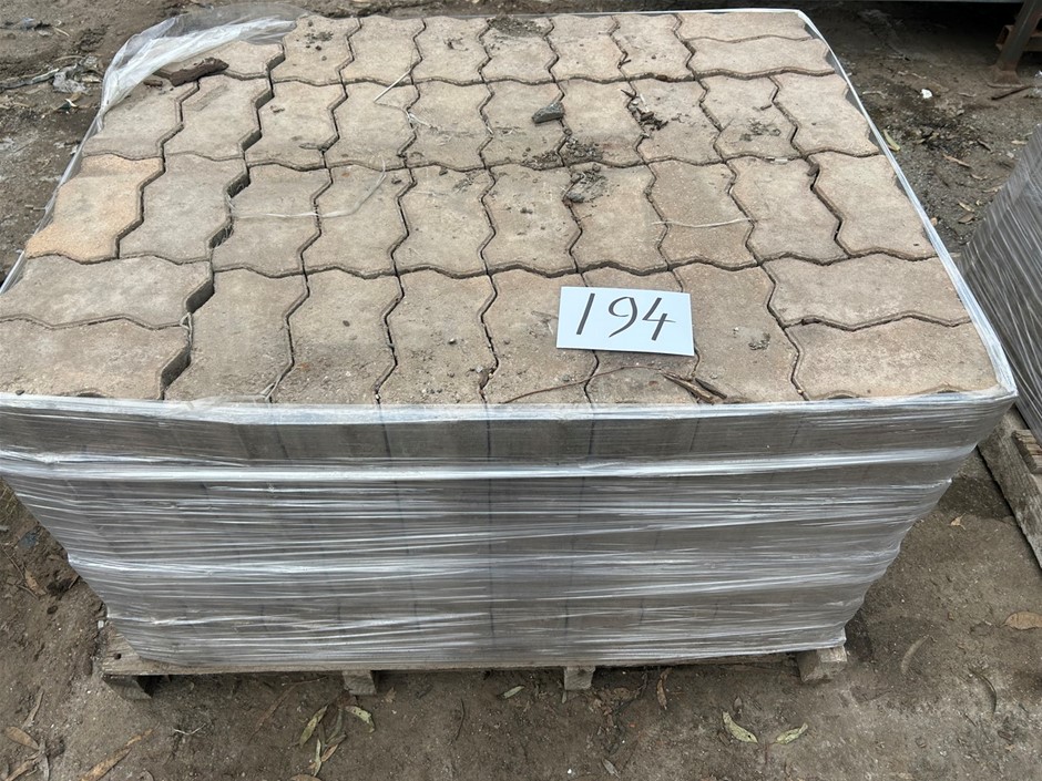 Unipave Pavers 80mm thick Red/Grey Colour, 320 Units Auction (0094 ...
