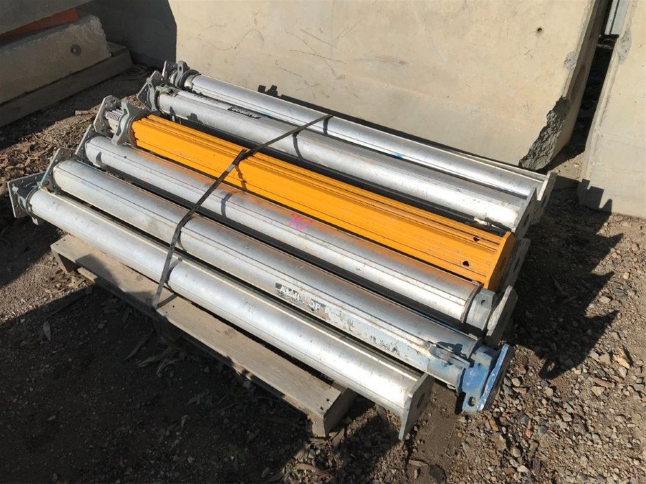 12x Assorted Alloy Adjustable Props Auction (0090-3030224) | Grays ...