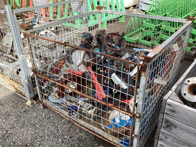 Cage Of Scrap Metal Parts Auction (0050-9053047) | Grays Australia