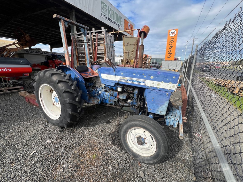 Universal Farmliner Tractor Auction (0064-3030010) | Grays Australia
