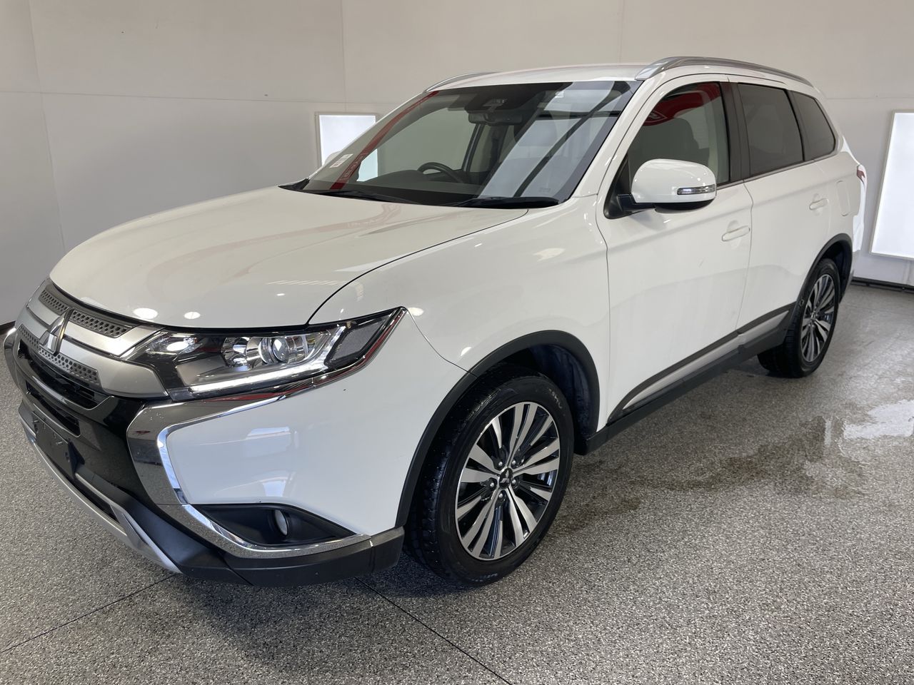 2020 Mitsubishi Outlander LS 2WD ZL CVT 7 Seats Wagon Auction (0001 ...