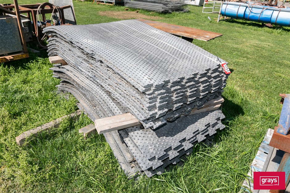 Rubber Live Stock Mats Auction (0124-5057684) | Grays Australia