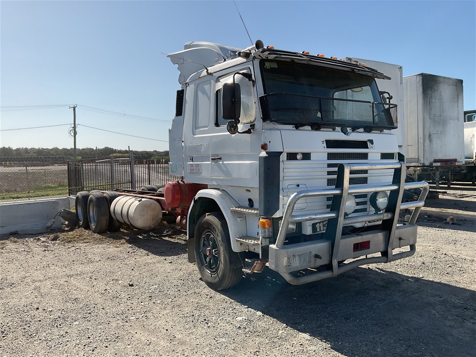 1990 Scania R113 6 x 2 Cab Chassis Truck Auction (0001-7054070) | Grays ...