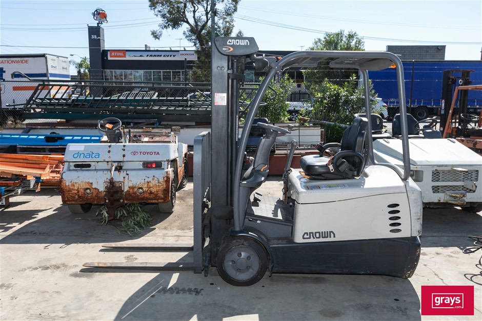 CROWN S200 SERIES 3 Wheel Counter Balance Forklift Auction (0019 ...