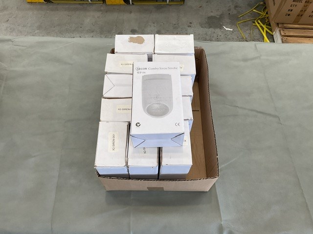 Box Of Secor WP-06 Strobe/Siren Combo Auction (0068-9053839) | Grays ...