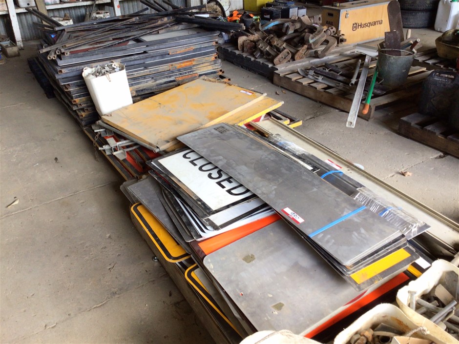 Qty 4x Part Pallets Road Signs Auction (0980-7053984) | Grays Australia