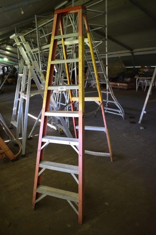 Mote Fibreglass 2.2m High Step Ladder Auction (0010-9053921) | Grays ...