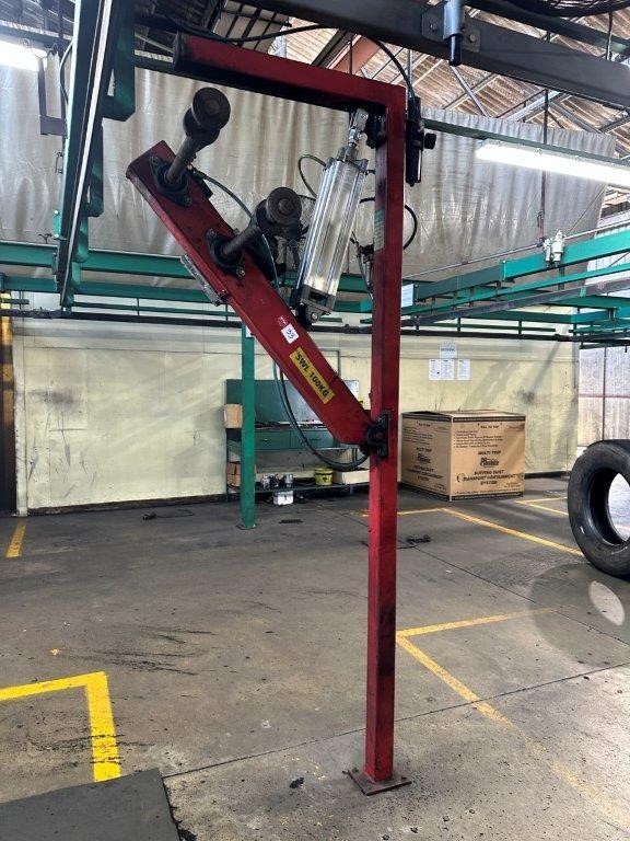 BONFIGLIOLI Tyre Lifting Column Auction (0033-7053798) | Grays Australia
