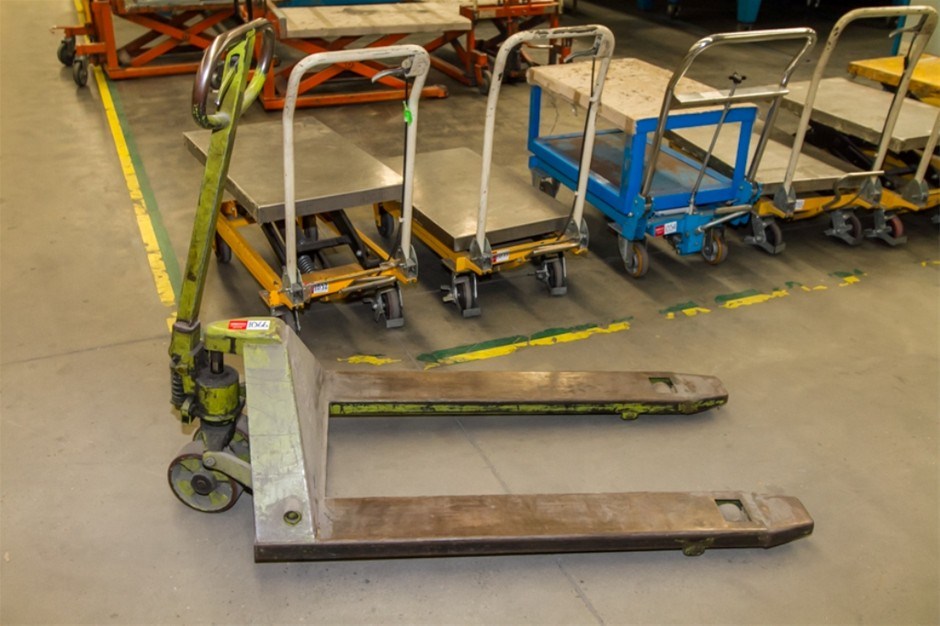 Pallet Jack, brand unknown, standard tynes, hand operated, capacity ...