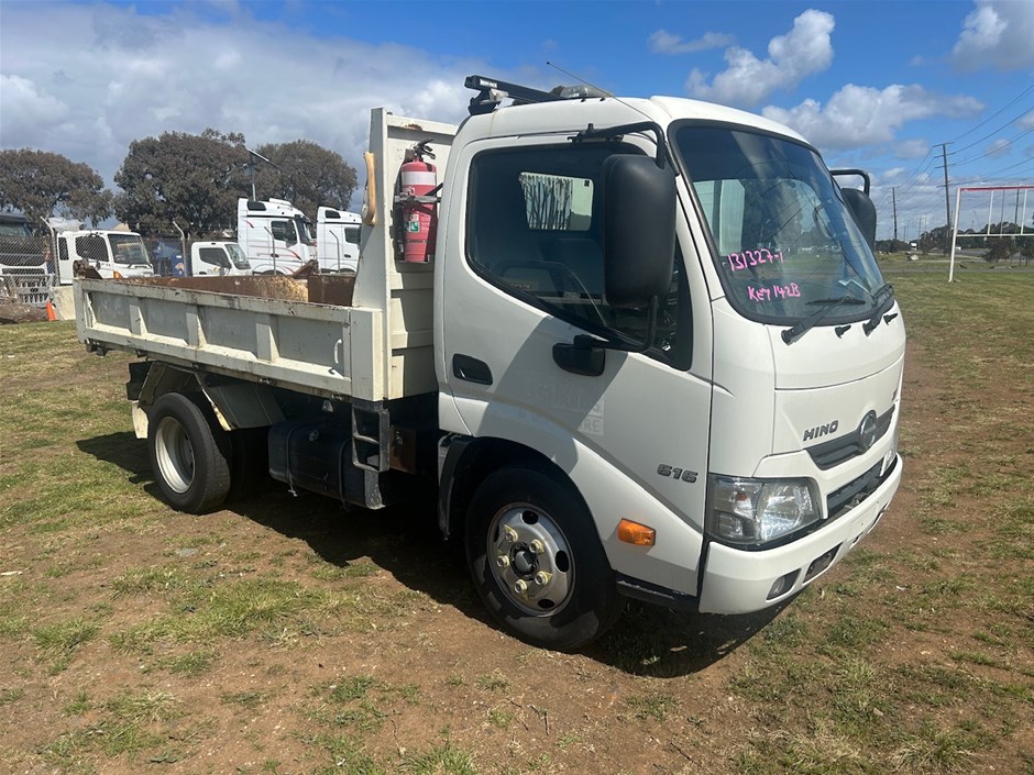 2018 Hino 300 4 x 2 Tipper Truck Auction (0002-3030343) | Grays Australia