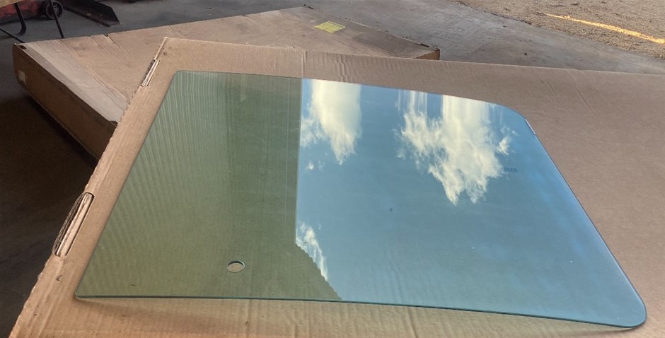 Qty 1 x CNH Y22/Part Number 2427U1175 Unused Window Assembly Auction ...