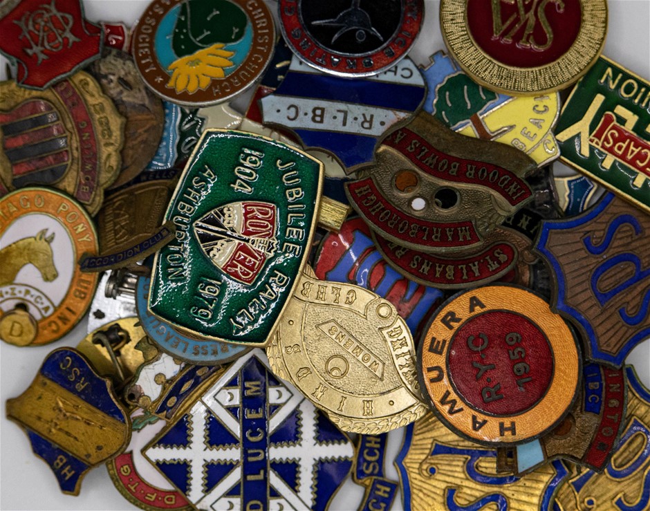 Approx. 35 x NZ assorted badges/pins some w/ ring suspensions, pin-back ...