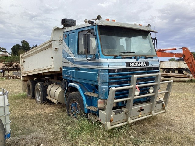 1985 Scania 112M 6 x 4 Tipper Truck Auction (0002-3030393) | Grays ...