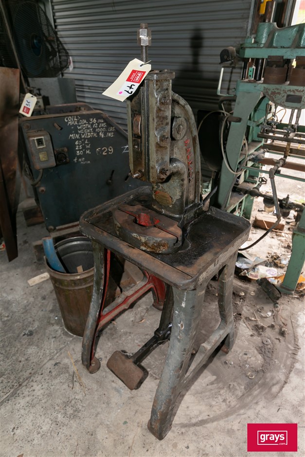 Raleigh Manual Foot Press on Steel Stand Auction (0047-5058040) | Grays ...