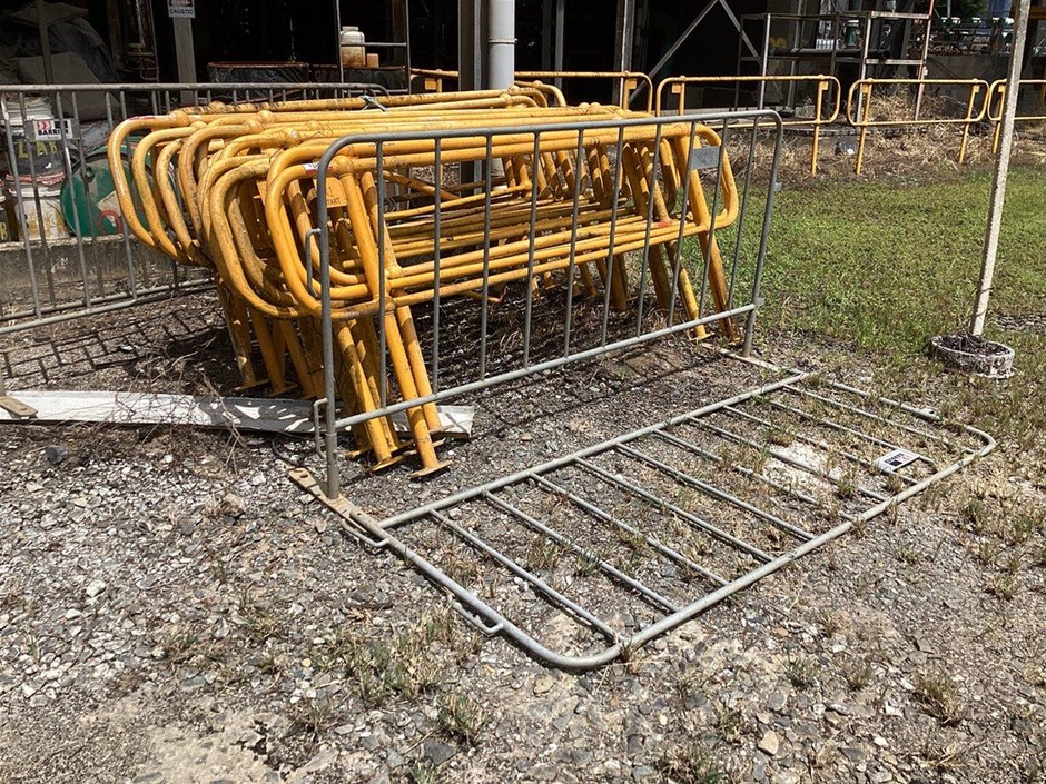 Qty Handrails and Barrier Fence Panels Auction (1268-7055018) | Grays ...