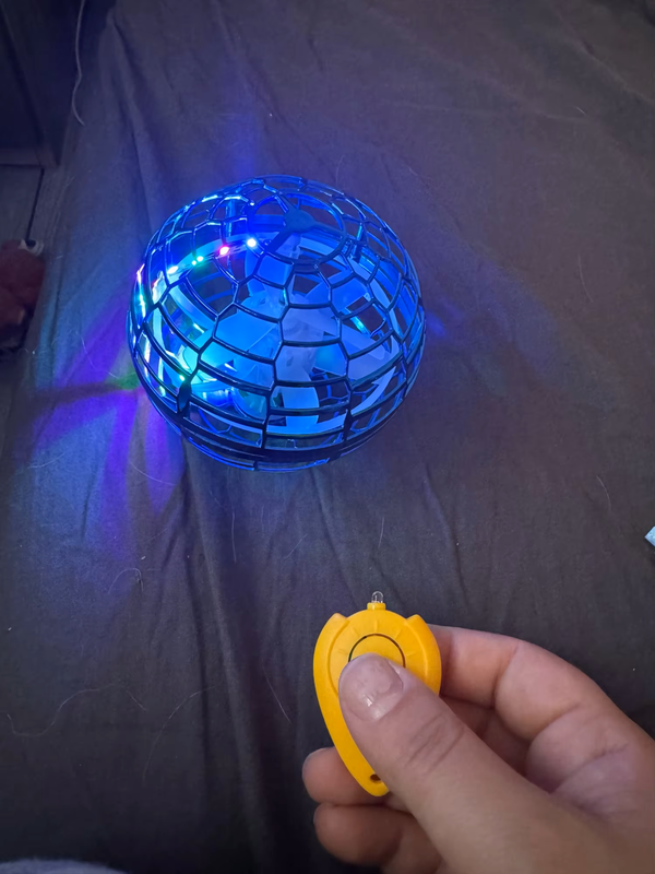 LED Flying Ball Boomerang Spinner Toy Auction (0050-2562933) | Grays ...