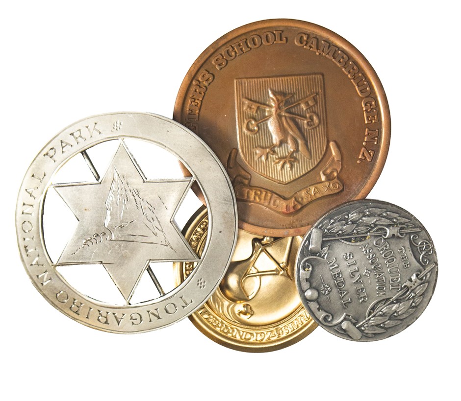 4 x Assorted NZ Badge & Medals including: 1 x Tongariro National Park ...