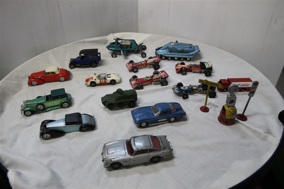 18x Assorted Vintage Collectable Die Cast Models Auction (0040-5058207 ...