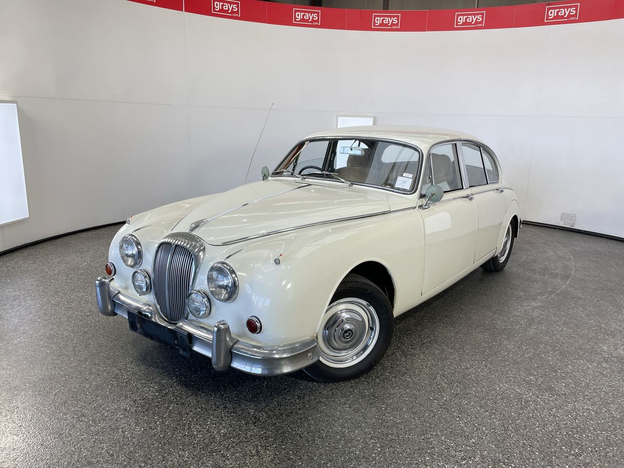 Daimler 250 V8 Automatic Sedan