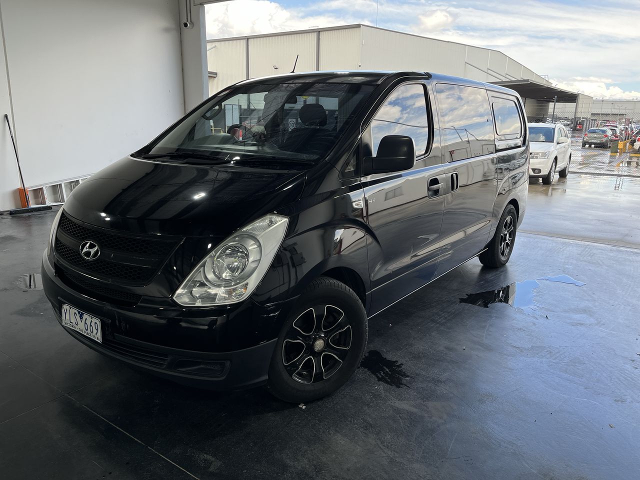 2011 Hyundai iLOAD Crew TQ Turbo Diesel Manual Van Auction (0001 ...