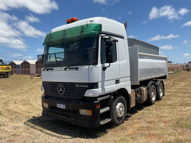 2003 Mercedes SK 6 x 4 Tipper Truck Auction (0003-9056551) | Grays ...