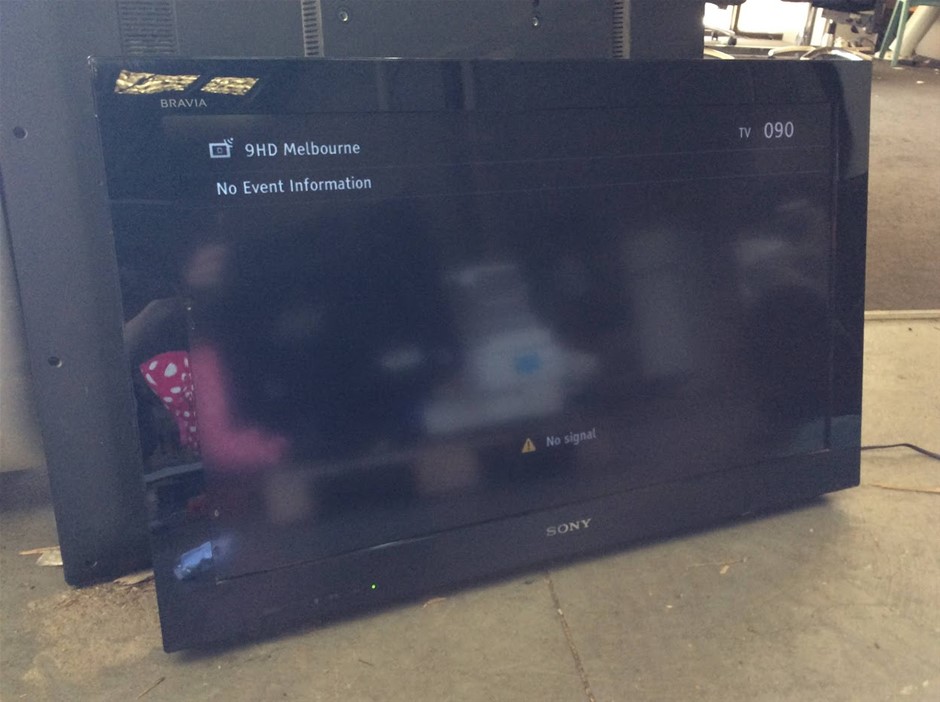 SONY 32CX520 109W LCD DIGITAL COLOUR TV Auction (0014-2563416) | Grays ...