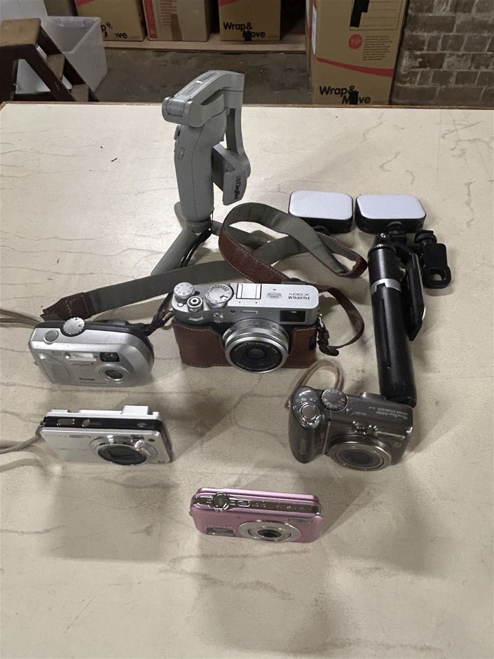 5 x Assorted Digital Cameras & Accessories Auction (0011-5058821 ...