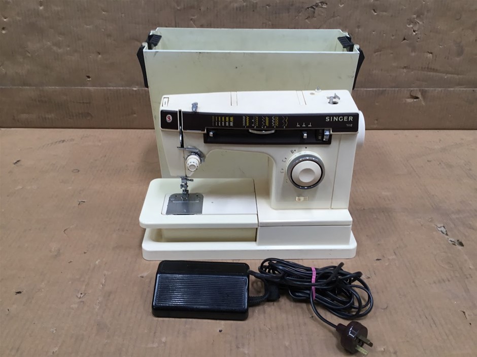 Singer 7110 Sewing Machine Auction (0027-2564020) | Grays Australia