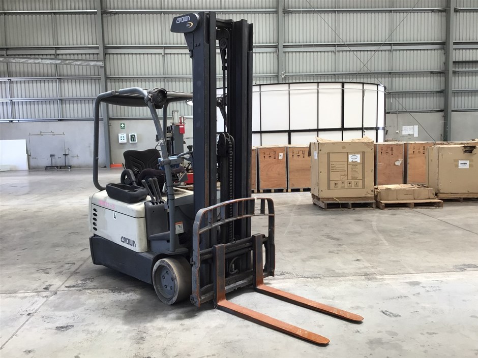 Crown SC4500 Series 3 Wheel Counterbalance Electric Forklift Auction ...