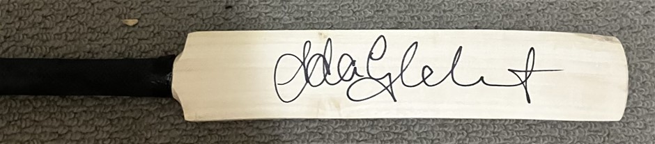 ADAM GILCHRIST SIGNED CRICKET BAT Auction (0030-2564122) | Grays Australia