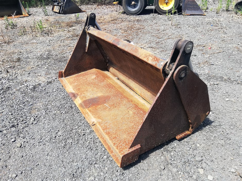 Tink's mini loader bucket Auction (0018-5058887) | Grays Australia