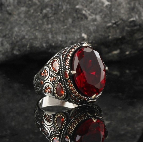 925 ( stamped)Silver Plated signet Ring with main stone bevelled Red ...