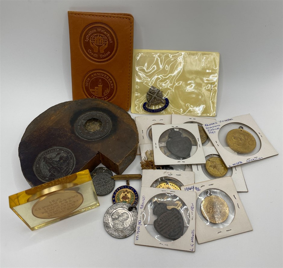 Approx. 17 x Asstd commemorative items/medals Auction (5540-5058816 ...