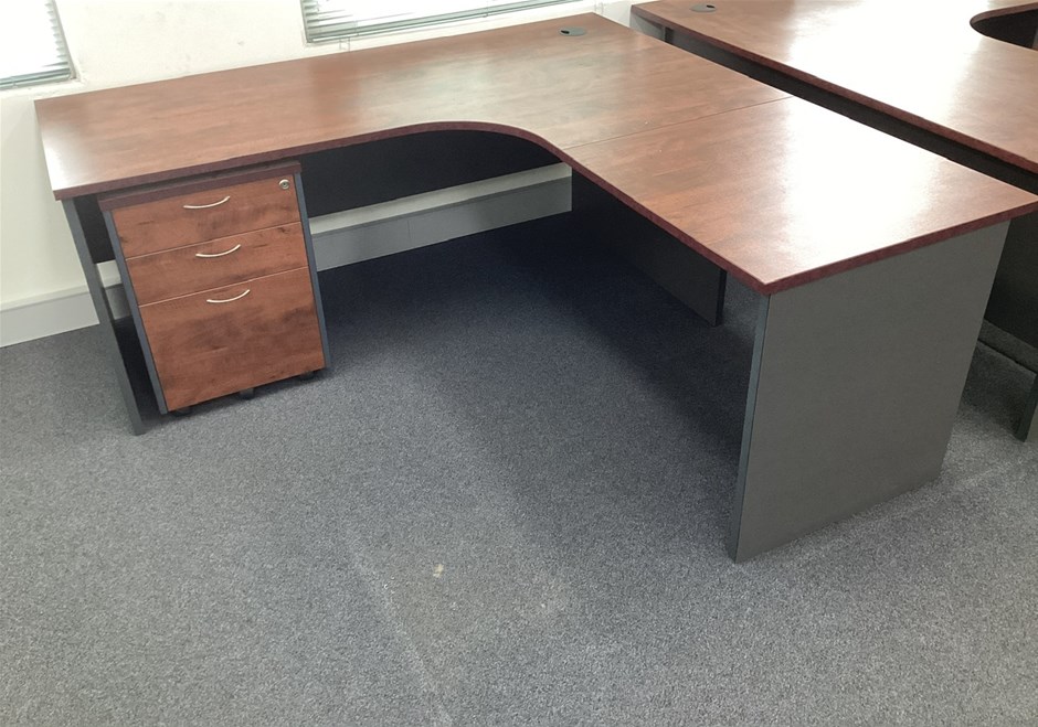 L-Shape Corner Office Desk & Drawer Set Auction (0105-3031982) | Grays ...
