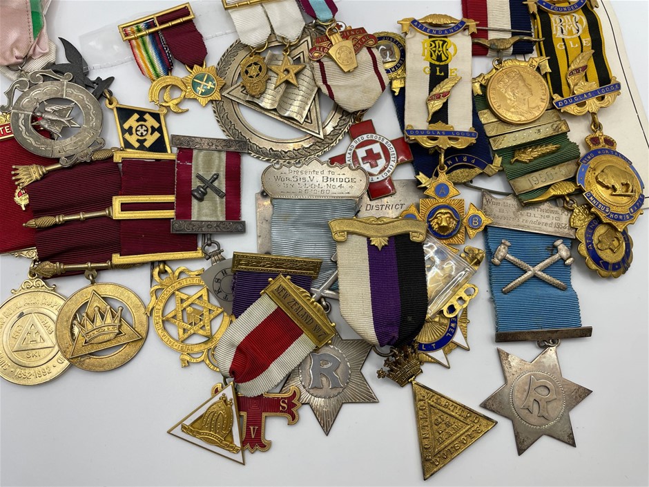 Approx. 28 x Assorted Masonic medals/ group of jewels incl. I.O.O.F ...