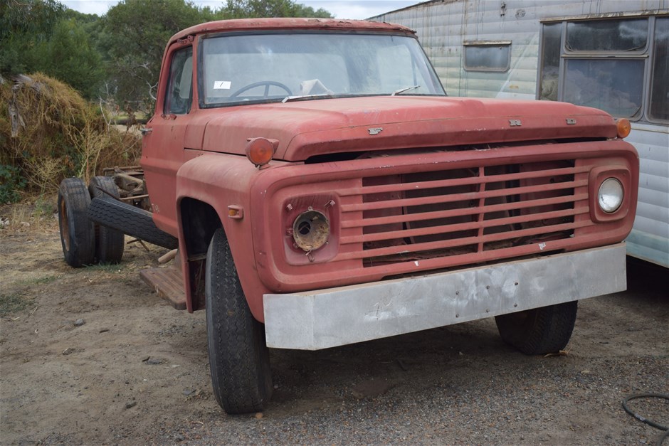 Circa 1970's Ford F700 - 4x2 WD Cab/Chassis Truck Auction (0001-9057033 ...
