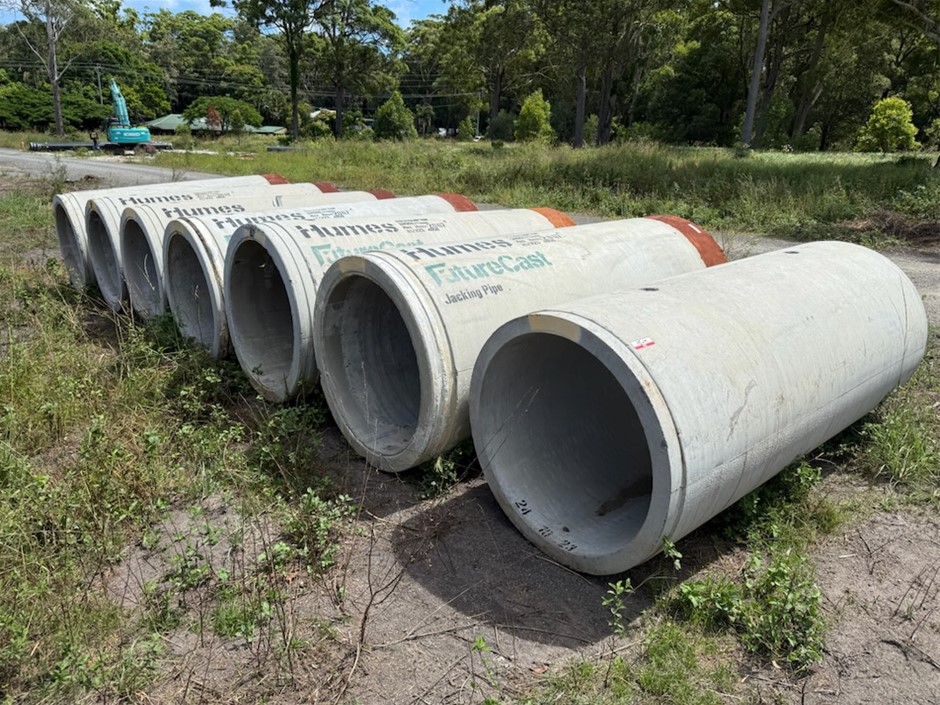 7 x Humes Future Cast DN900 Concrete Jacking Pipes Auction (0015 ...