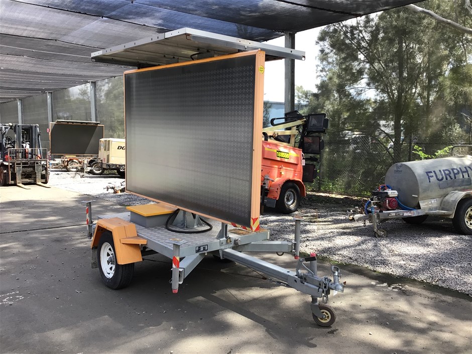 2020 Data Signs Single Variable Message Sign Trailer Auction (0071 ...