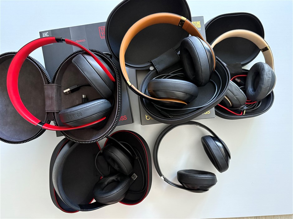Beats Studio 3 Wireless Over-Ear Headphones (Lot of 5) Auction (0010 ...
