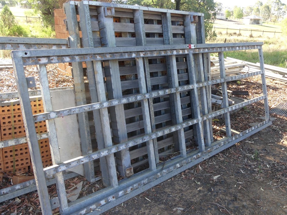 Galvanised RHS Decking Frames (Assorted) Auction (0609-5059423) | Grays ...