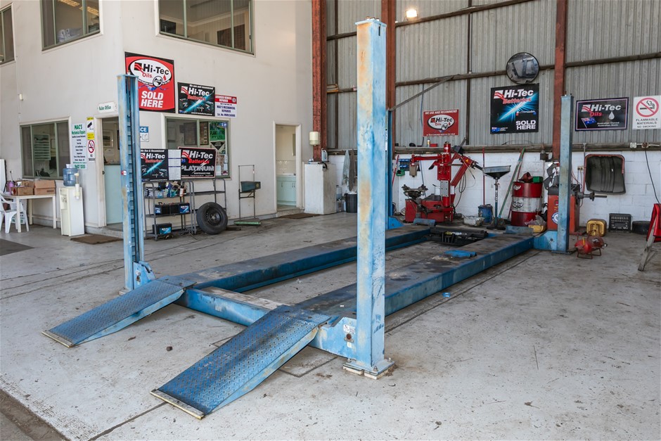 Forward Lift CR14E100BYBL 4 Post Car Hoist Auction (0600-5059239 ...