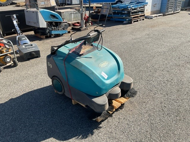 Tennant S9 Large Battery Sweeper Auction (0001-9058421) | Grays Australia