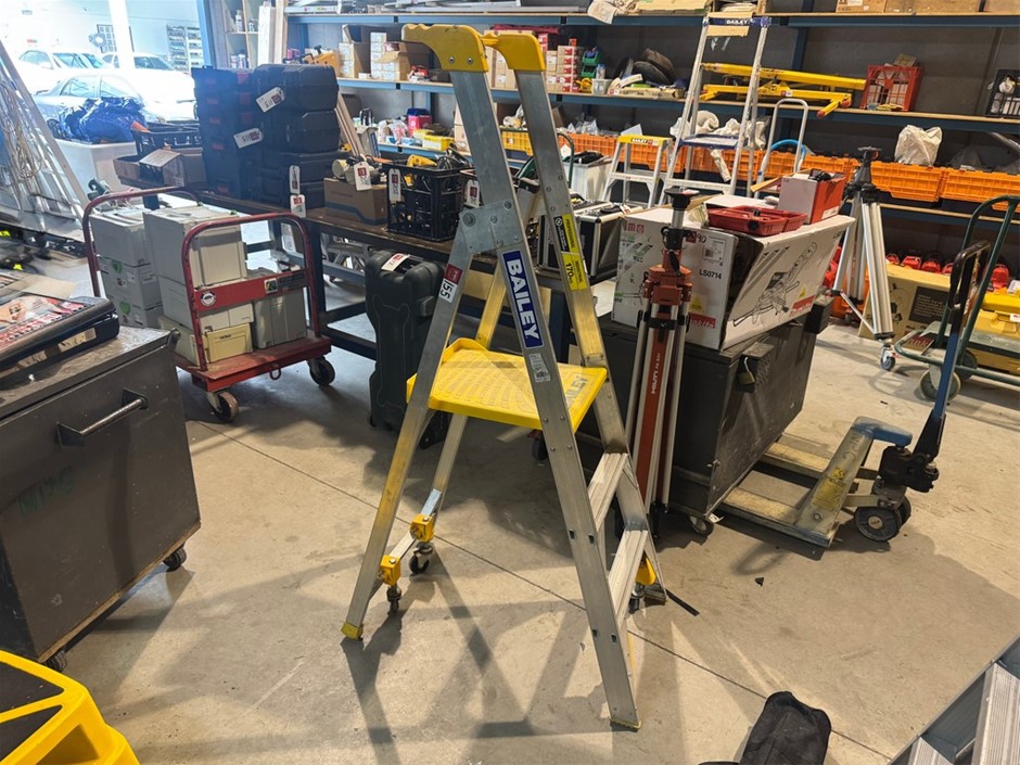 BAILEY Step Platform Ladder Auction (0155-5059513) | Grays Australia