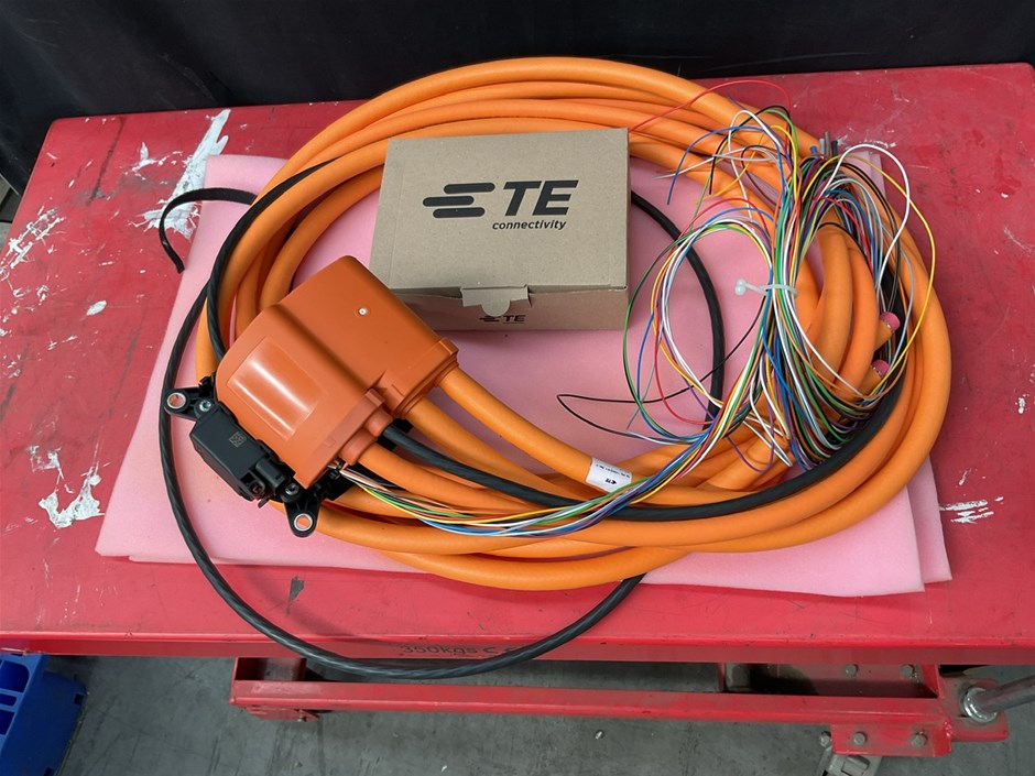 TE Connectivity CCS2-70mm Inlet Cable Exit Auction (0070-3032885 ...