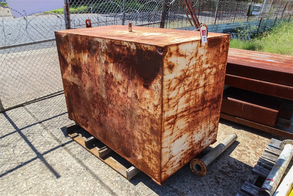 Free Standing Waste Oil Storage Unit Auction (0099-5059713) | Grays ...