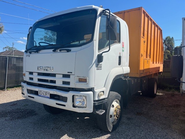 2008 Isuzu 800 4x4 FTS Wood Chipping Tipper Truck Auction (0027-5059662 ...